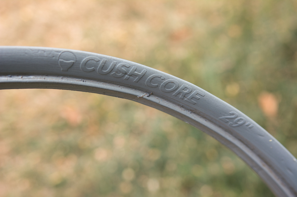 Cush Core Pro – Le Saint-Graal pour tes pneus? – Essai – Deux roues pi ...