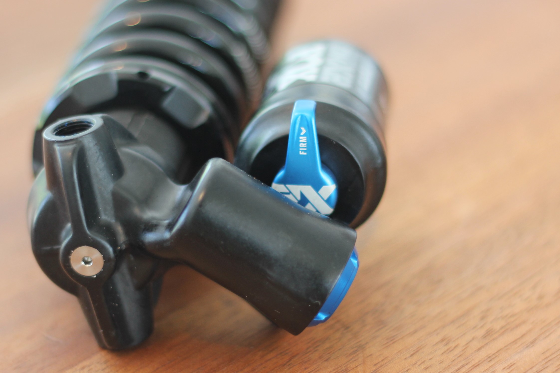 Fox DHX2 – Toujours la reine? – Essai – Deux roues pi d'la bouette